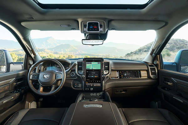 RAM 3500 Heavy-Duty Truck – Power, Towing & Luxury Features
