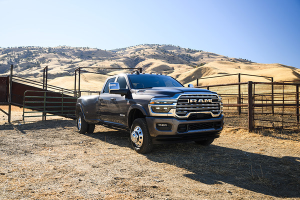 RAM 3500 Heavy-Duty Truck – Power, Towing & Luxury Features