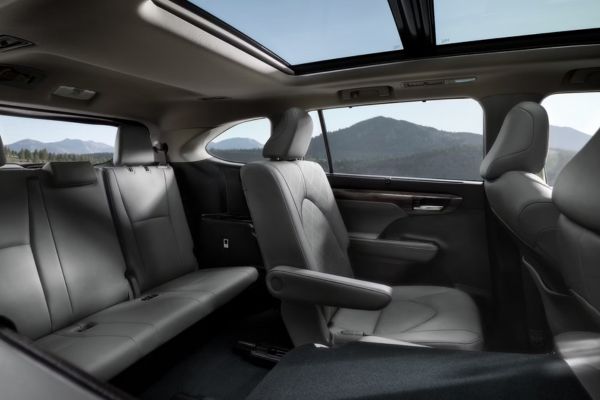 Explore the Features of 2025 Toyota Highlander: In-Depth Review
