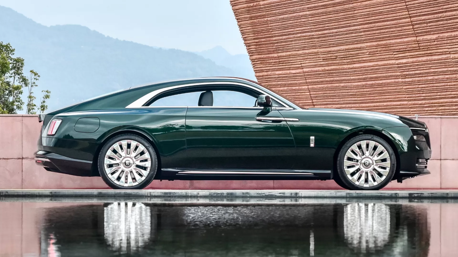 2025 Rolls-Royce Spectre Specs, Price, MPG & Reviews | AutomartUSA.com
