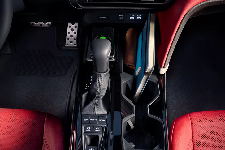 2025 Toyota Camry LE 4dr Sedan - All Specs & Dimensions